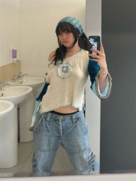 Radvxz Beabadoobee Bea Outfit Dark Light Blue Icon Lq Mirror Selfie