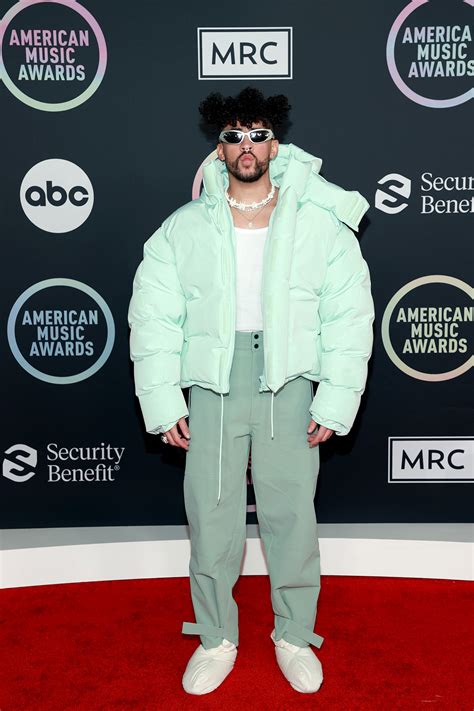 Bad Bunny Y La Evolución De Su Estilo Vanguardista En Fotos