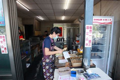 吃。高雄美食｜左營區。「海青王家燒餅店」左營正宗眷村口味燒餅店，捨棄油條來搭配，獨特選用開胃小菜一起享用「海青王家燒餅店」。 美食旅遊