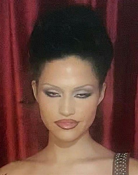 30 Shocking Photos Of Models Without Makeup That Show They Aren T