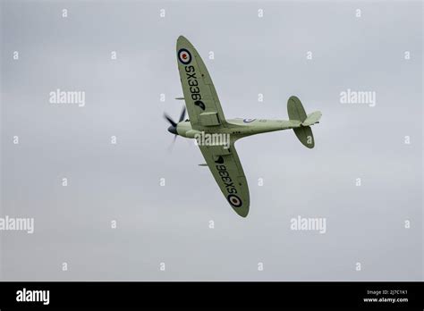 Navy Wings Seafire Xvii Sx336 Airborne At Shuttleworth Season Premiere