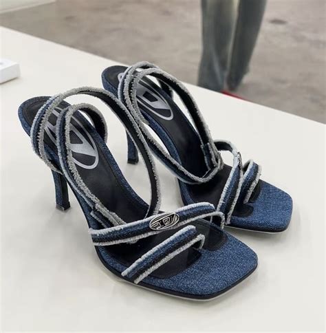 Pin op heels | Schoenen, Hakken, Kleding
