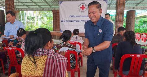 ឯកឧត្តម វ៉ី សំណាង យកអំណោយចែកជូនប្រជាពលរដ្ឋរងគ្រោះដោយជំនន់ទឹកភ្លៀងចំនួន ១០៨គ្រួសារ ក្រសួងព័ត៌មាន