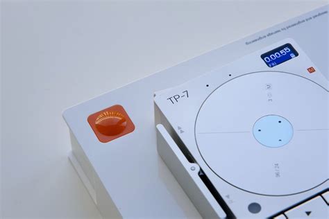 A Close Up Of An Ipod On A Table Photo Free Tp7 Image On Unsplash