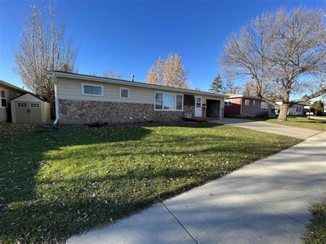 1905 3rd Street St Nw Minot Nd 58703 Redfin