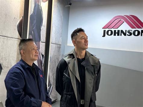 演员顾又铭打卡乔山集团运动工厂！沉浸式体验智能健身的魅力 哔哩哔哩