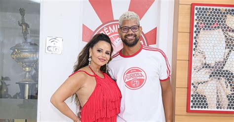 Viviane Araújo levou o marido Guilherme Militão para o ensaio de sua