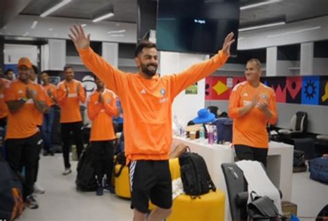Virat Kohli Celebrates Winning Best Fielder Medal During Ind Aus Icc