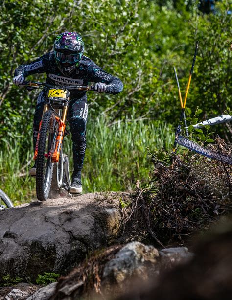 Championnats de France DH Bruni et Cabirou titrés aux Arcs Vojo