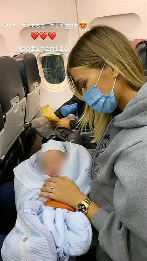 Sofija Milosevic Luka Jovic Sin Aleksej Prvo Putovanje Avion Fotografija Blic