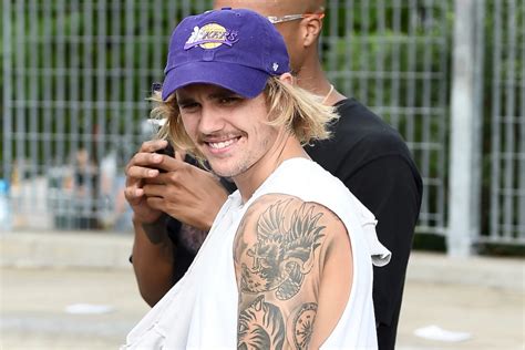 Justin Bieber Shows Off Face Tattoo