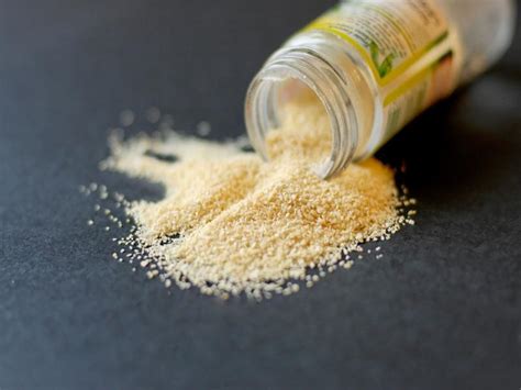 پودر سیر سیاه؛ طعم شیرین طبع گرم درمان عفونت معده آراد برندینگ