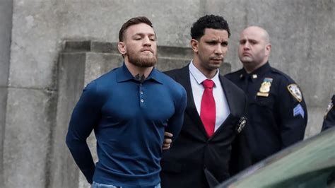 Las Imágenes De Conor Mcgregor Esposado Después De Declarar En Un