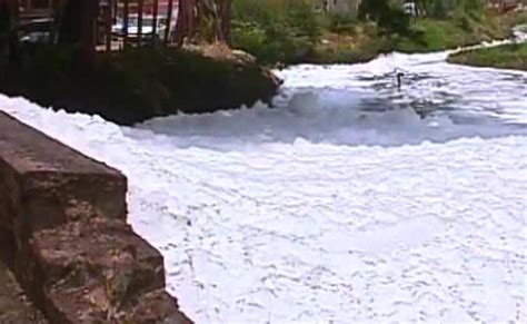 Central Pollution Board Team Visits Toxic Foam Filled Varthur Lake In