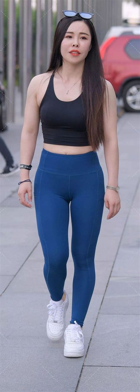 Pin oleh Jeremy Ramirez di Leggings | Pakaian sporty, Wanita, Pakaian