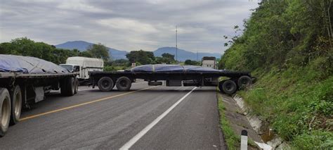 Drc Vialidad On Twitter Accidente Noticiasdrc MichoacÁn Continúa