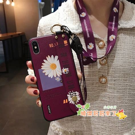 送掛繩 雛菊綠葉琵琶浮雕腕帶手機殼 Iphone13iphone12iphone11ixrixsi8i7p 蝦皮購物