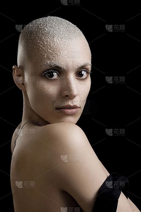 秃头女孩的肖像素材 花瓣网