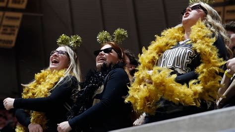 Purdue Basketball Fans Got To Seats Minutes Before March Madness Game