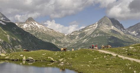 Durch Kehren Am Lolenpass