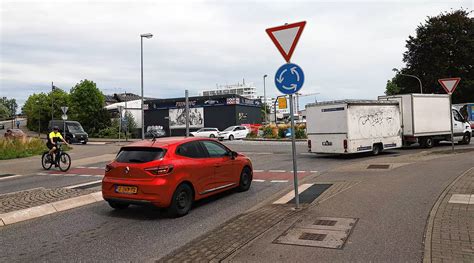 Kreisverkehr Wer hat wo Vorfahrt SÜDKURIER