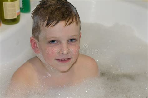 Bagno Del Ragazzo Del Bambino Fotografia Stock Immagine Di Ragazzo