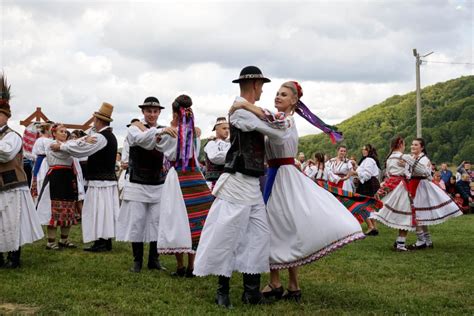 Joc N Sat La Muzeul Satului Din Baia Mare Un Spectacol Marca Ansamblul Folcloric Na Ional