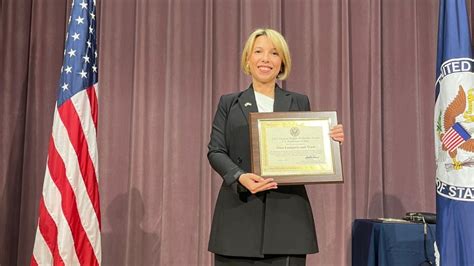 აშშ ის სახელმწიფო დეპარტამენტმა ნინო ლომჯარია დააჯილდოვა Netgazeti • აშშ • ნინო ლომჯარია