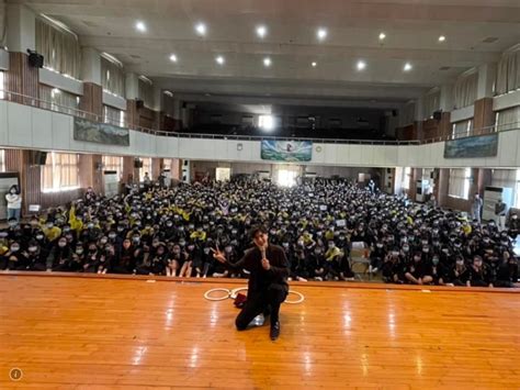 文興中學fans專頁 121生涯發展教育職業達人講座~ 夢想堅持～ 水晶魔術師黃大晏