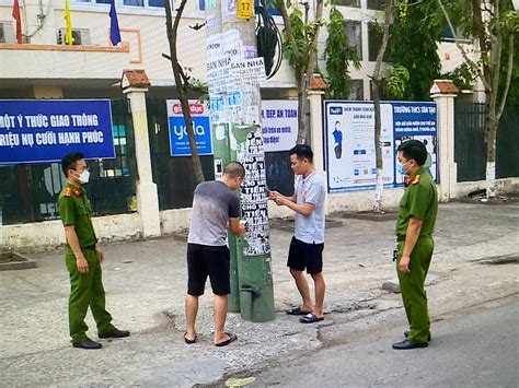 Tự đi dán tờ rơi cho vay nặng lãi hàng chục người