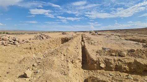 Эрдэнэбүрэнгийн УЦС Зам тавьж ажилчдын байр барьж эхэлжээ