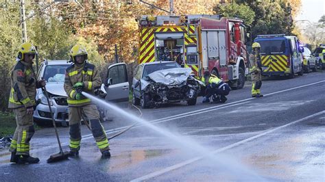 ACCIDENT CELRÀ Tres ferits en un xoc frontal entre dos cotxes a Celrà