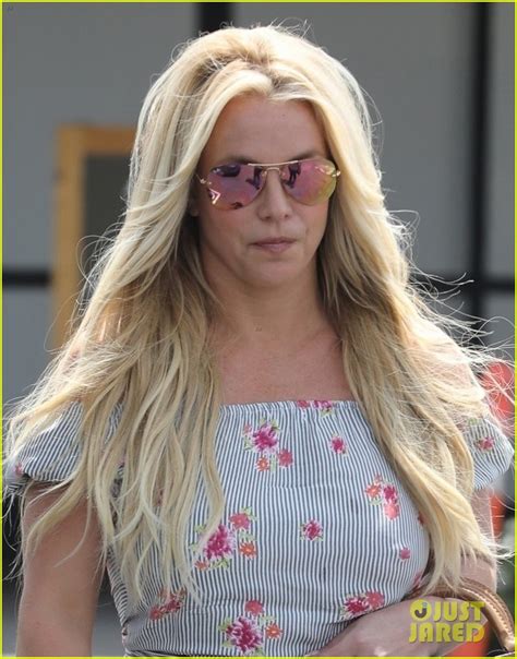 Britney Spears Bares Her Toned Midriff During Afternoon Outing Photo