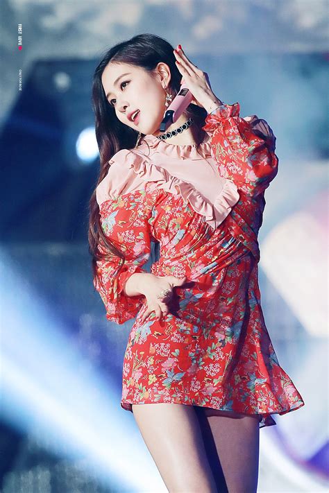 Pin By Mayilova Dinara On Rosie Blackpink Fashion Blackpink Rose
