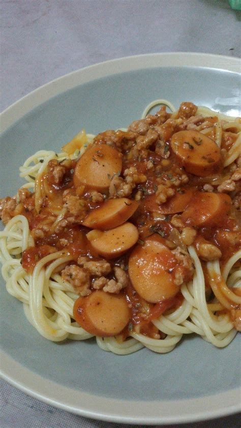 สูตร สปาเก็ตตี้ซอสมะเขือเทศไส้กรอก พร้อมวิธีทำโดย Chaokoui