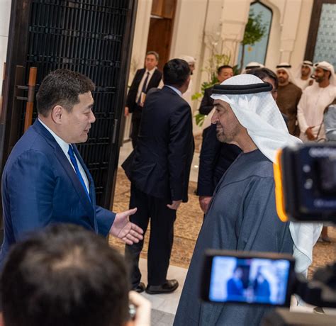 Ерөнхий сайд Л Оюун Эрдэнэ Арабын Нэгдсэн Эмират Улсын Ерөнхийлөгчид бараалхав