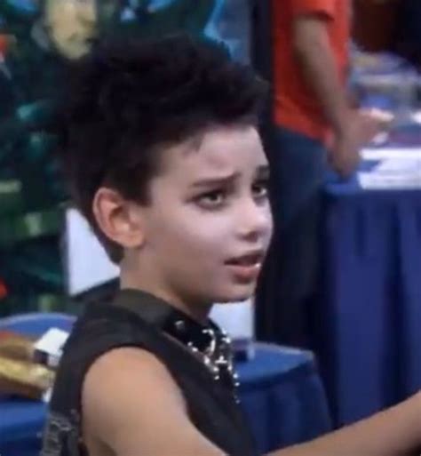 Mini Devon Bostick Famosos Actores Hola Guapo