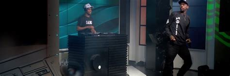 Massive Music Robot Boii Performs Salary Salary — Massive Music