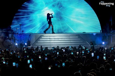 Madison Beer Displays Her Sexy Figure On Stage In Milan 17 Photos