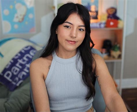 Emme Reacts R Reactgirlsofyt