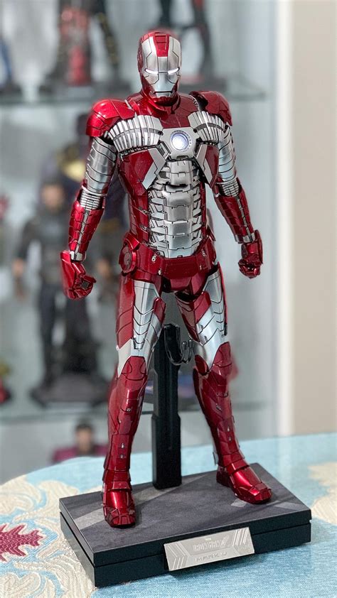 Amazing R Hottoys