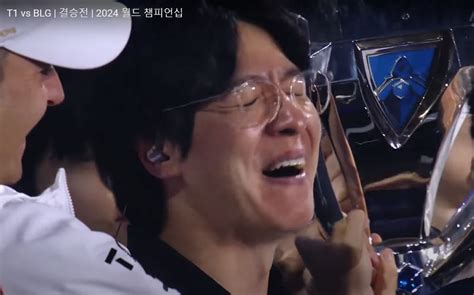 T1 오피셜 최초 월즈 4회 우승 감독 롤 리그 오브 레전드 에펨코리아