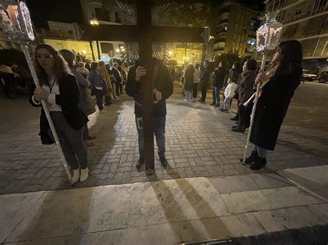 La Santa Cruz celebra el Vía Crucis del Miércoles de Ceniza por las calles de su feligresía