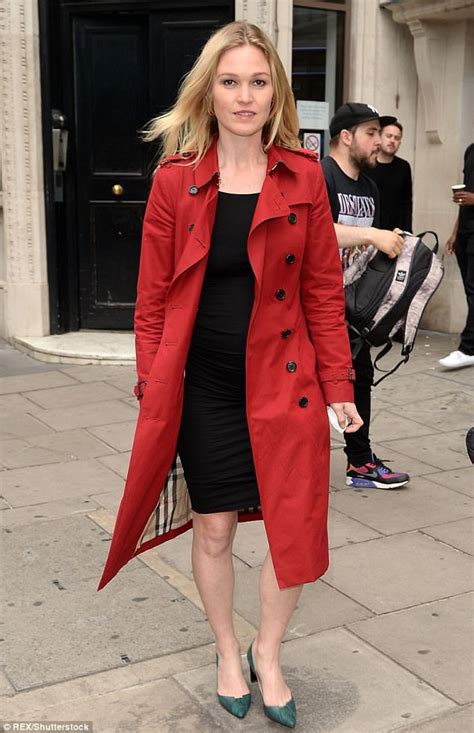 Julia Stiles Hits Back At Mom Shamers On Instagram Daily Mail Online