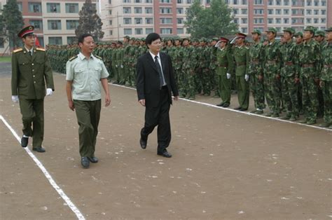 2004级新生军训圆满结束 河南理工大学新闻网