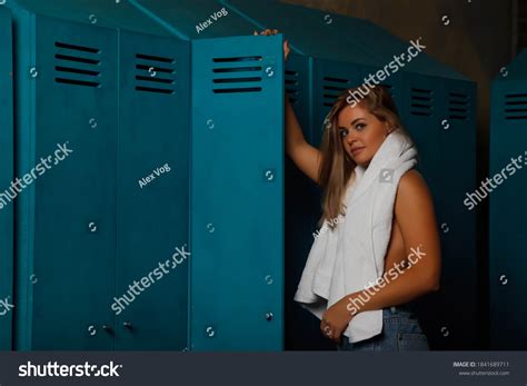 61 Imagens De Girls Locker Room Showers Imagens Fotos Stock E Vetores