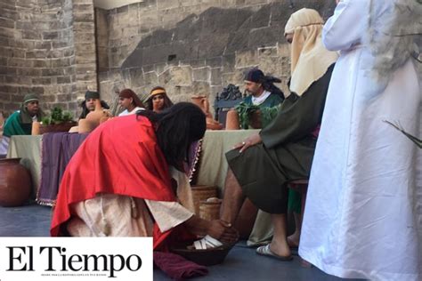 Lavó Los Pies De Sus Discípulos Haciéndose Siervo De Los Demás