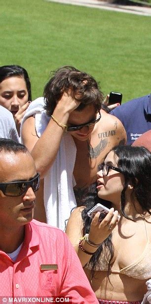 One Directions Harry Styles Gives Zayn Malik A Cheeky Peck In The Our