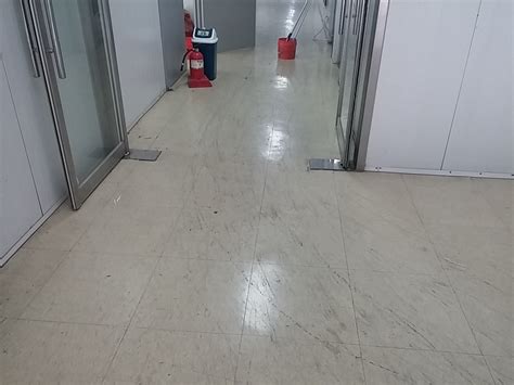 옥천 물류센타 왁스작업 및 대청소작업사진 타이틀을 입력 하세요