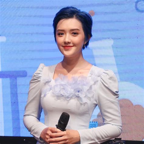 Soi” Ngay Học Vấn Á Hậu 2 Miss Peace Vietnam Quản Trần Gia Hân Hóa